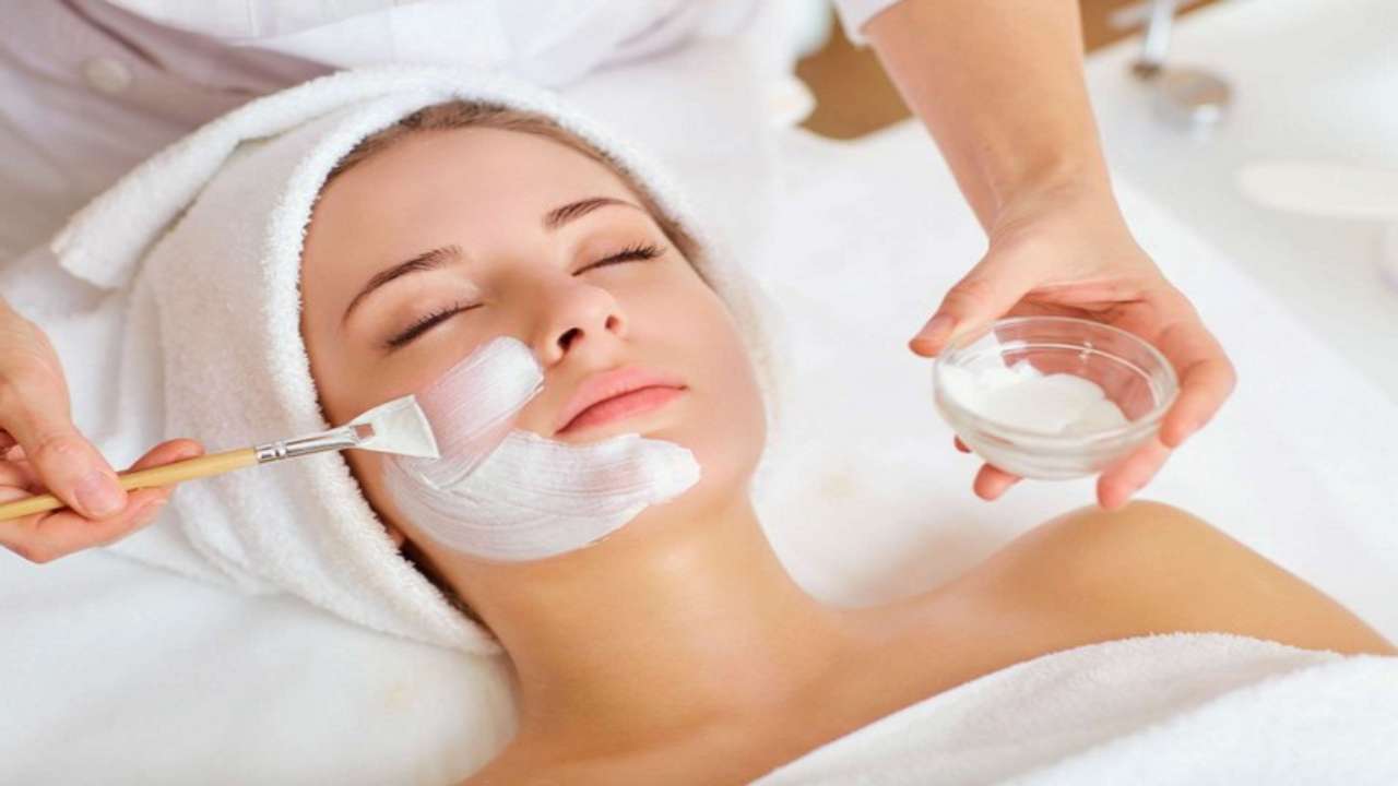 Peeling viso: che cos’è, come si effettua e tutto quello che c’è da ... Peeling viso: che cos’è, come si effettua e tutto quello che c’è da ...